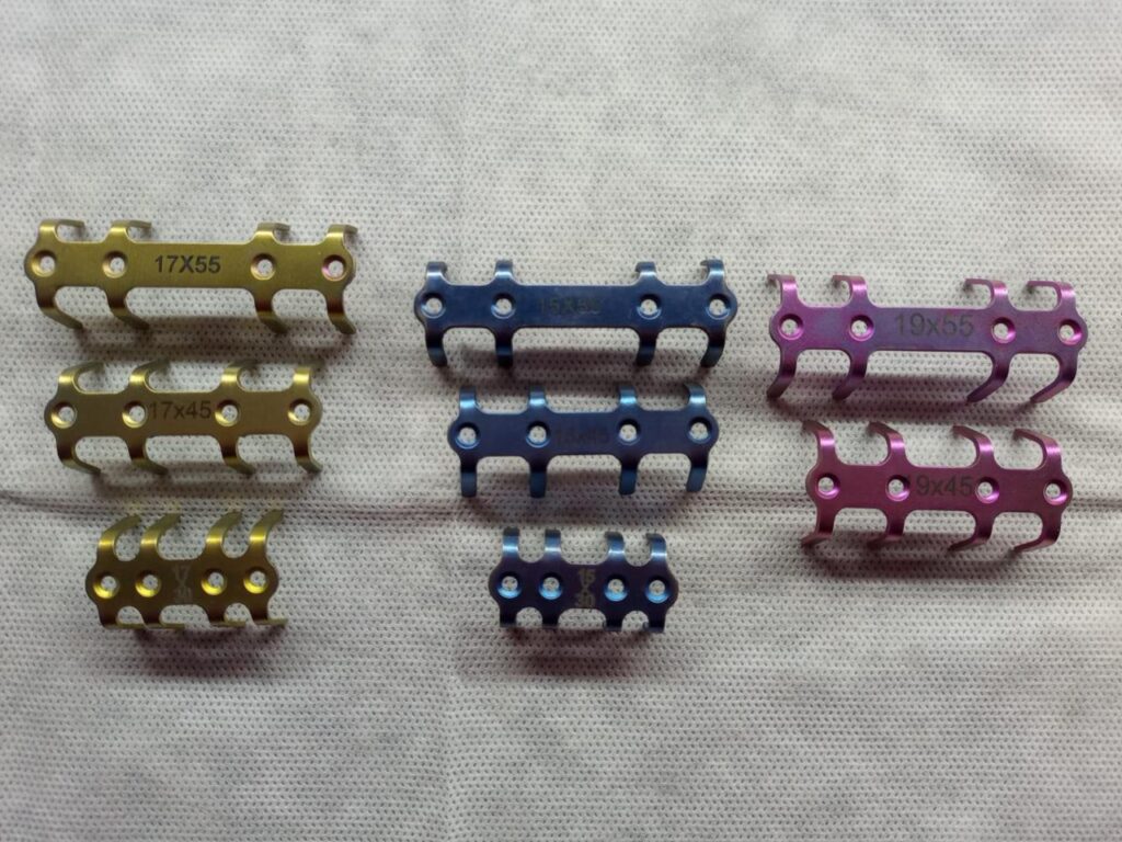 Placas costales en U tipo Ribfix – Ortopedia Argentina SRL